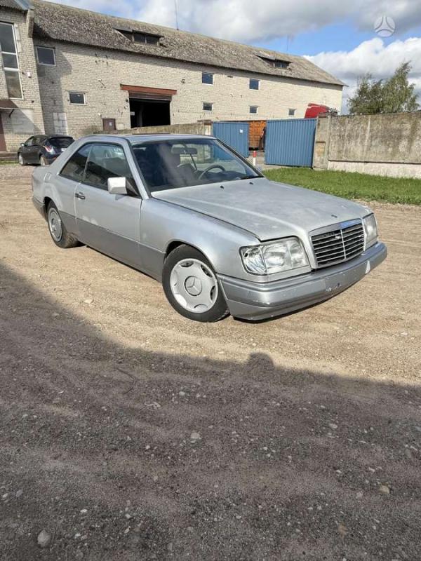 Grey Mercedes-Benz CE 220 1993 in Marijampole, with an engine capacity of 2.20 L and mileage of 371 thousand km for 3100 €, photo 2 on AUTOMOTO.COM.LV