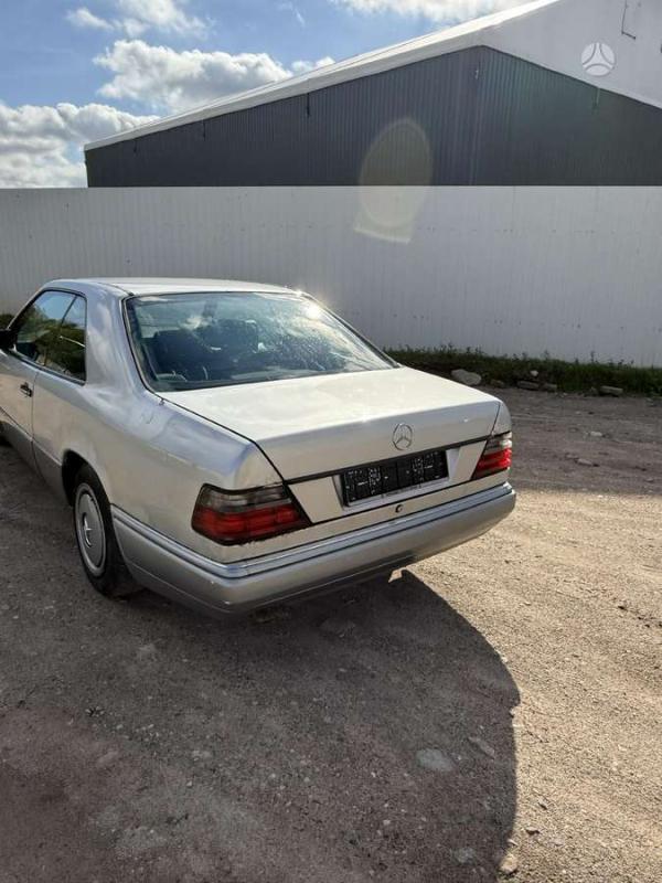 Grey Mercedes-Benz CE 220 1993 in Marijampole, with an engine capacity of 2.20 L and mileage of 371 thousand km for 3100 €, photo 3 on AUTOMOTO.COM.LV