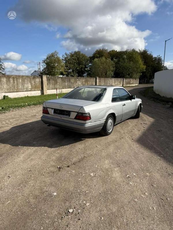 Grey Mercedes-Benz CE 220 1993 in Marijampole, with an engine capacity of 2.20 L and mileage of 371 thousand km for 3100 €, photo 4 on AUTOMOTO.COM.LV