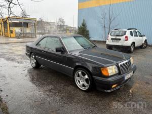 Melns Mercedes-Benz CE 300 1992 Valka, ar dzinēja tilpumu 3.00 L un nobraukumu 535 tūkst. km par 5800 €, foto  vietnē AUTOMOTO.COM.LV