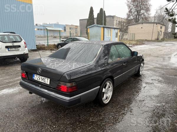 Melns Mercedes-Benz CE 300 1992 Valka, ar dzinēja tilpumu 3.00 L un nobraukumu 535 tūkst. km par 5800 €, foto 3 vietnē AUTOMOTO.COM.LV