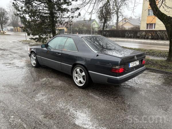 Melns Mercedes-Benz CE 300 1992 Valka, ar dzinēja tilpumu 3.00 L un nobraukumu 535 tūkst. km par 5800 €, foto 4 vietnē AUTOMOTO.COM.LV