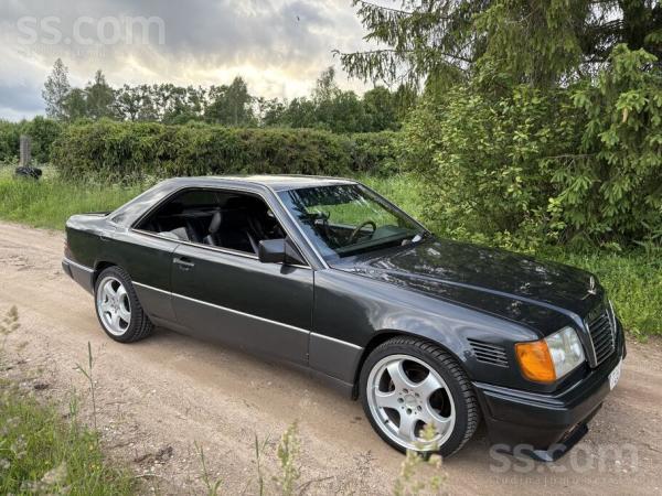 Melns Mercedes-Benz CE 300 1992 Valka, ar dzinēja tilpumu 3.00 L un nobraukumu 535 tūkst. km par 5800 €, foto 8 vietnē AUTOMOTO.COM.LV