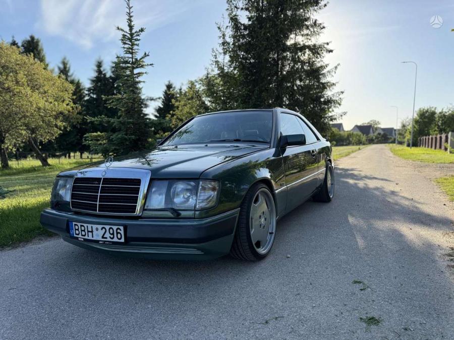 Зеленый Мерседес ЦE 300 1991 в Кайшядорис, объемом двигателя 3.00 л и пробегом 228 тыс. км за 9000 €, фото 1 на AUTOMOTO.COM.LV