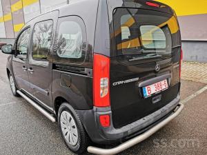 Black Mercedes-Benz Citan 2016 in Riga, with an engine capacity of 1.50 L and mileage of 210 thousand km for 5950 €, photo 8 on AUTOMOTO.COM.LV