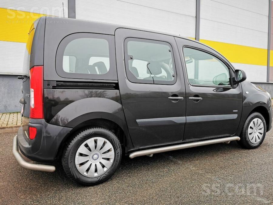 Black Mercedes-Benz Citan 2016 in Riga, with an engine capacity of 1.50 L and mileage of 210 thousand km for 5950 €, photo 16 on AUTOMOTO.COM.LV