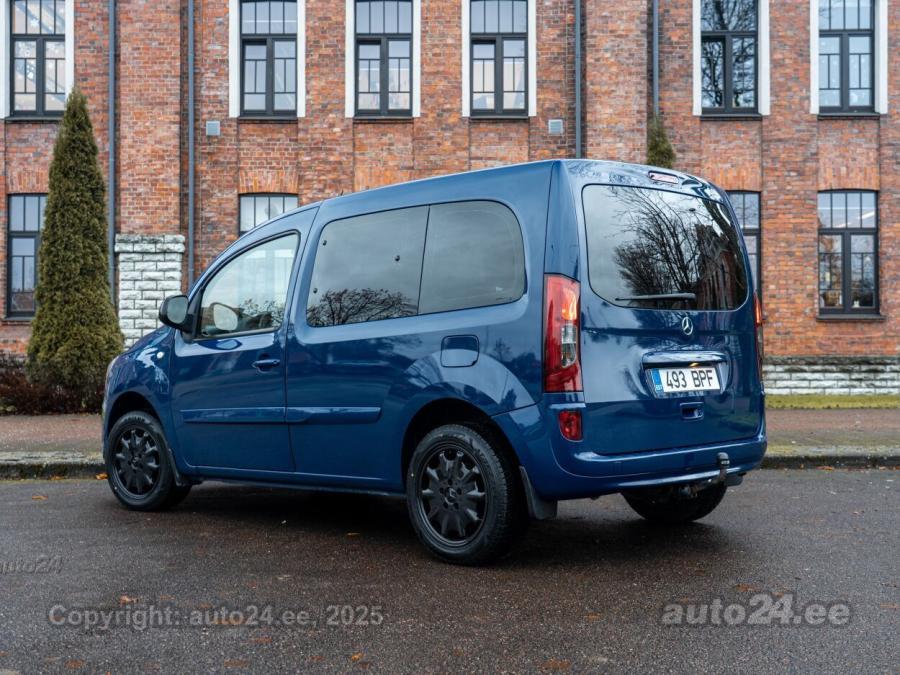 Zils Mercedes-Benz Citan 2015 Tallina, ar dzinēja tilpumu 1.50 L un nobraukumu 180 tūkst. km par 6900 €, foto 2 vietnē AUTOMOTO.COM.LV