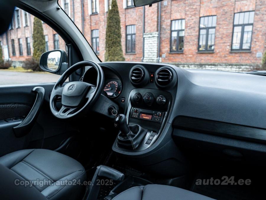 Zils Mercedes-Benz Citan 2015 Tallina, ar dzinēja tilpumu 1.50 L un nobraukumu 180 tūkst. km par 6900 €, foto 14 vietnē AUTOMOTO.COM.LV