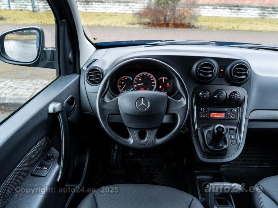 Zils Mercedes-Benz Citan 2015 Tallina, ar dzinēja tilpumu 1.50 L un nobraukumu 180 tūkst. km par 6900 €, foto 17 vietnē AUTOMOTO.COM.LV