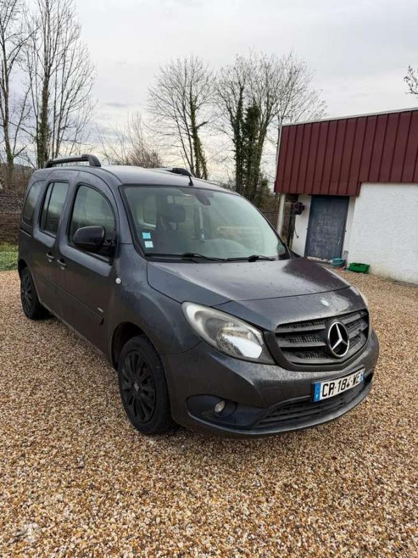 Grey Mercedes-Benz Citan 2013 in Taurage, with an engine capacity of 1.46 L and mileage of 261 thousand km for 5200 €, photo 1 on AUTOMOTO.COM.LV