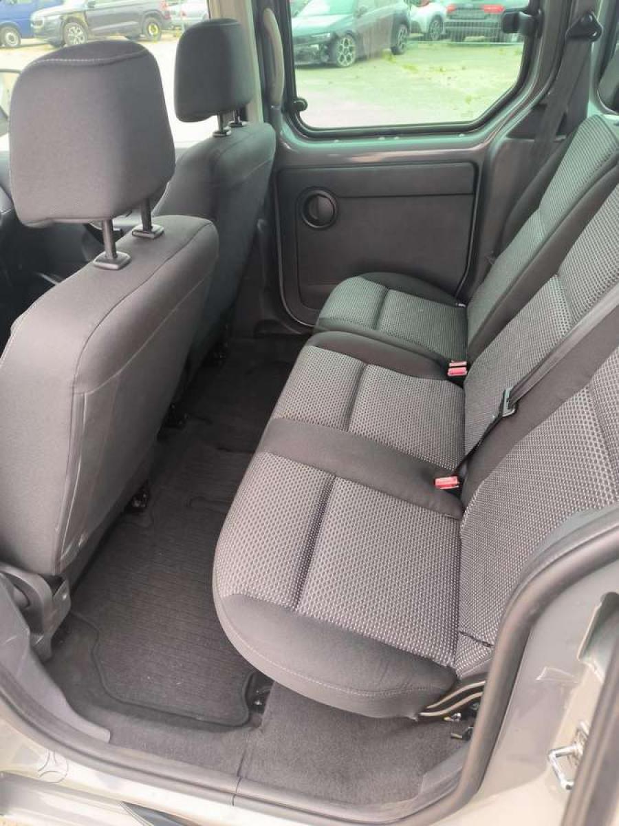 Pelēks Mercedes-Benz Citan 2014 Panevēža, ar dzinēja tilpumu 1.46 L un nobraukumu 139 tūkst. km par 6500 €, foto 13 vietnē AUTOMOTO.COM.LV