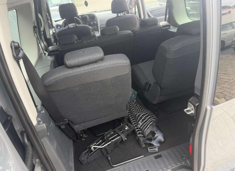 Pelēks Mercedes-Benz Citan 2015 Panevēža, ar dzinēja tilpumu 1.46 L un nobraukumu 235 tūkst. km par 8200 €, foto 16 vietnē AUTOMOTO.COM.LV
