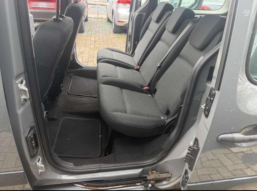 Pelēks Mercedes-Benz Citan 2015 Panevēža, ar dzinēja tilpumu 1.46 L un nobraukumu 235 tūkst. km par 8200 €, foto 17 vietnē AUTOMOTO.COM.LV