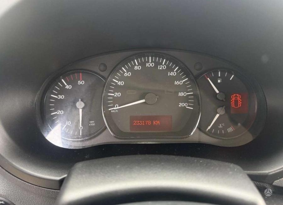 Pelēks Mercedes-Benz Citan 2015 Panevēža, ar dzinēja tilpumu 1.46 L un nobraukumu 235 tūkst. km par 8200 €, foto 21 vietnē AUTOMOTO.COM.LV