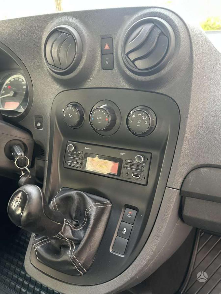 Pelēks Mercedes-Benz Citan 2016 Viļņa, ar dzinēja tilpumu 1.46 L un nobraukumu 239 tūkst. km par 5800 €, foto 17 vietnē AUTOMOTO.COM.LV