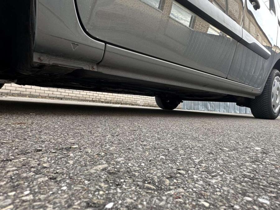 Pelēks Mercedes-Benz Citan 2016 Viļņa, ar dzinēja tilpumu 1.46 L un nobraukumu 239 tūkst. km par 5800 €, foto 37 vietnē AUTOMOTO.COM.LV