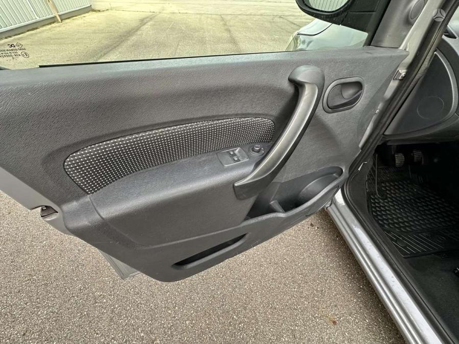 Pelēks Mercedes-Benz Citan 2016 Viļņa, ar dzinēja tilpumu 1.46 L un nobraukumu 239 tūkst. km par 5800 €, foto 52 vietnē AUTOMOTO.COM.LV