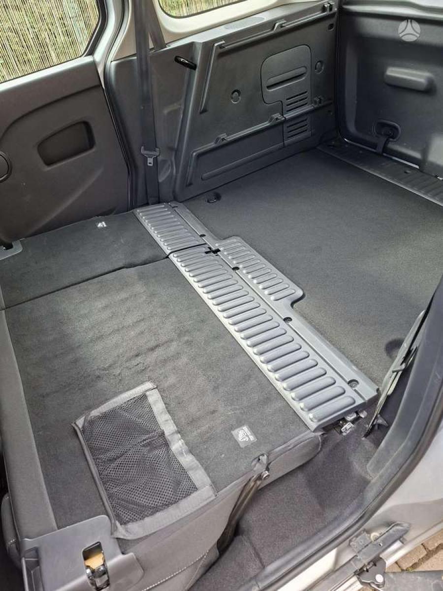 Grey Mercedes-Benz Citan 2020 in Kedainiai, with an engine capacity of 1.46 L and mileage of 63 thousand km for 10800 €, photo 19 on AUTOMOTO.COM.LV