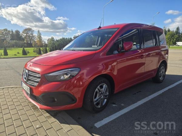 Красный Мерседес Ситан 2023 в Рига, объемом двигателя 1.50 л и пробегом 325 тыс. км за 15900 €, фото 1 на AUTOMOTO.COM.LV