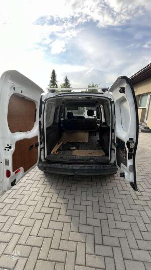 Balts Mercedes-Benz Citan 2014 Panevēža, ar dzinēja tilpumu 1.50 L un nobraukumu 302 tūkst. km par 3975 €, foto 6 vietnē AUTOMOTO.COM.LV