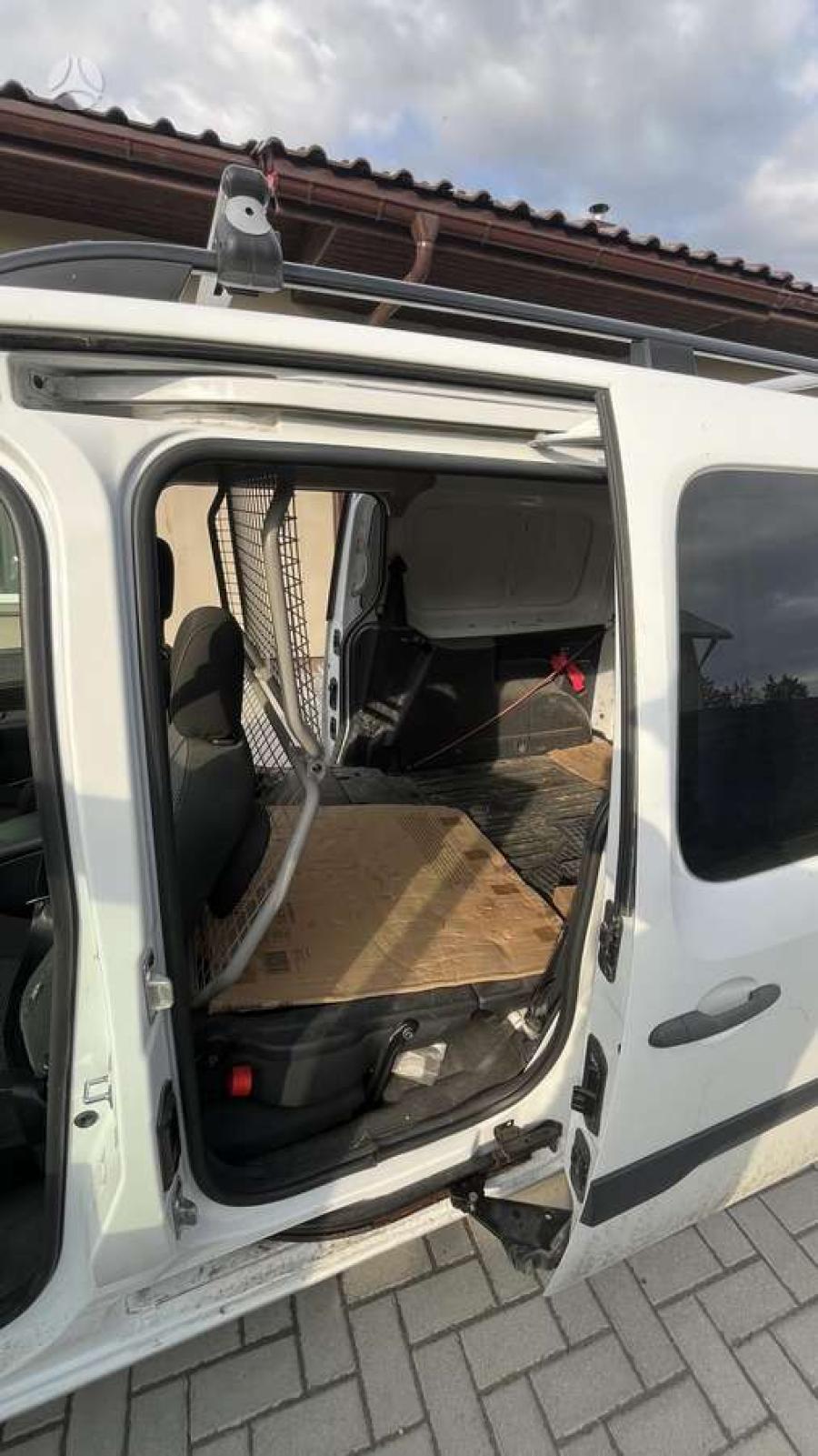 Balts Mercedes-Benz Citan 2014 Panevēža, ar dzinēja tilpumu 1.50 L un nobraukumu 302 tūkst. km par 3975 €, foto 8 vietnē AUTOMOTO.COM.LV