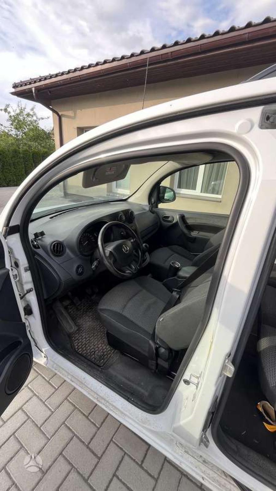 Balts Mercedes-Benz Citan 2014 Panevēža, ar dzinēja tilpumu 1.50 L un nobraukumu 302 tūkst. km par 3975 €, foto 10 vietnē AUTOMOTO.COM.LV