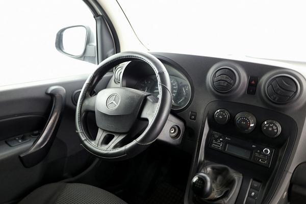 White Mercedes-Benz Citan 2013 in Tallinn, with an engine capacity of 1.50 L and mileage of 279 thousand km for 2499 €, photo 6 on AUTOMOTO.COM.LV