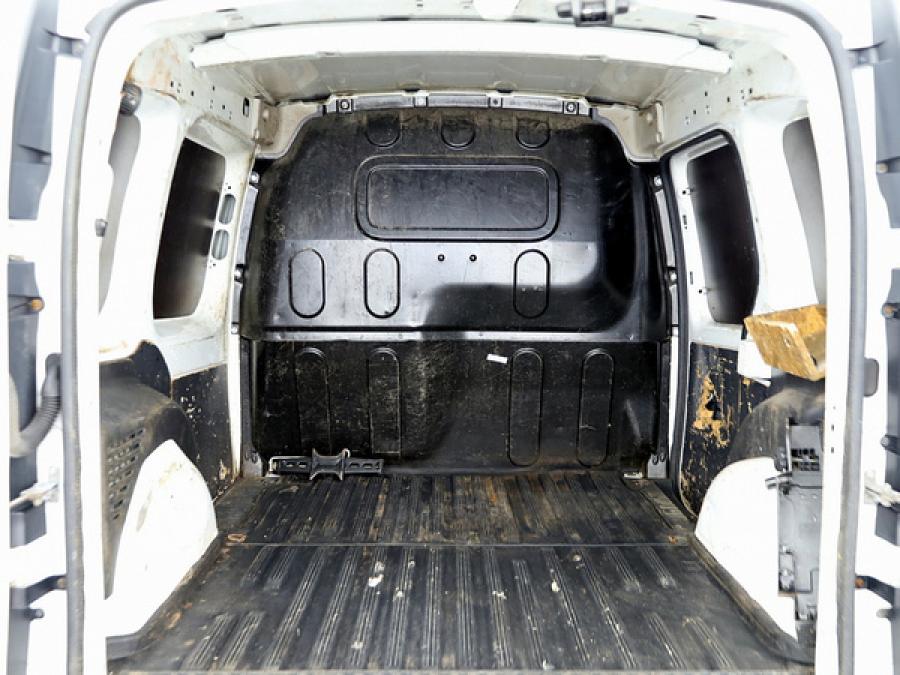 White Mercedes-Benz Citan 2013 in Tallinn, with an engine capacity of 1.50 L and mileage of 279 thousand km for 2499 €, photo 9 on AUTOMOTO.COM.LV