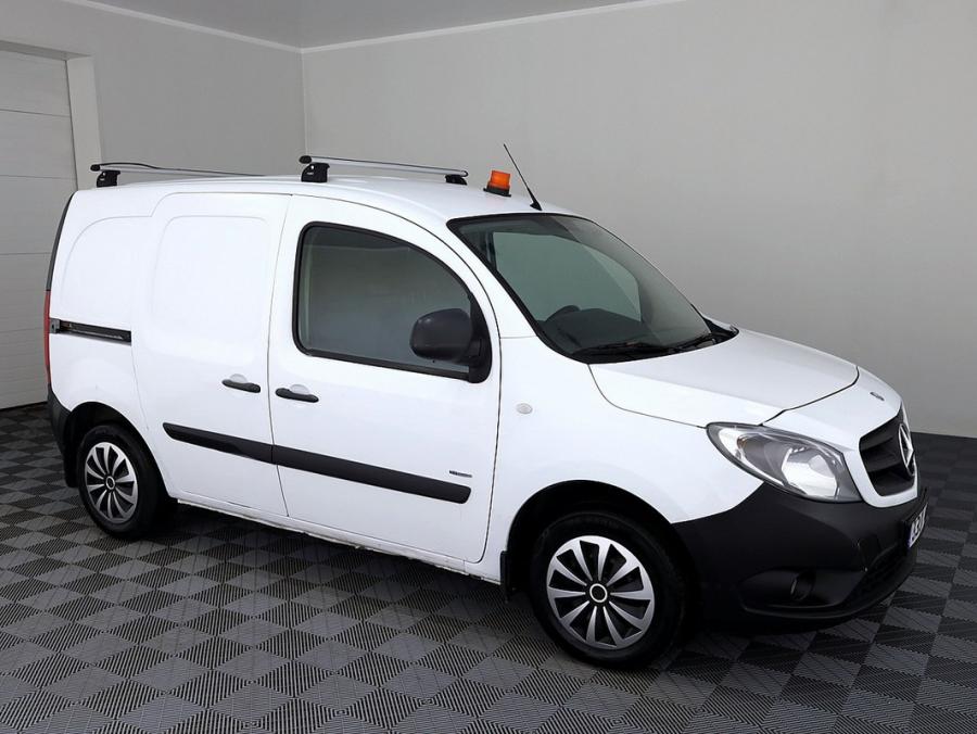 White Mercedes-Benz Citan 2013 in Tallinn, with an engine capacity of 1.50 L and mileage of 279 thousand km for 2499 €, photo 10 on AUTOMOTO.COM.LV