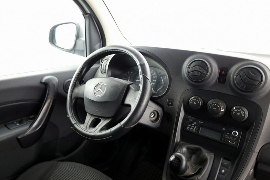 White Mercedes-Benz Citan 2013 in Tallinn, with an engine capacity of 1.50 L and mileage of 279 thousand km for 2499 €, photo 14 on AUTOMOTO.COM.LV