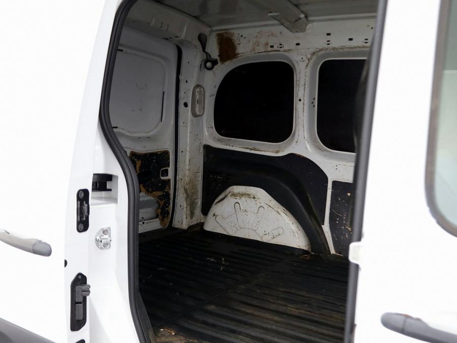 White Mercedes-Benz Citan 2013 in Tallinn, with an engine capacity of 1.50 L and mileage of 279 thousand km for 2499 €, photo 16 on AUTOMOTO.COM.LV