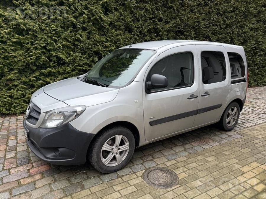 White Mercedes-Benz Citan 2015 in Riga, with an engine capacity of 1.50 L and mileage of 282 thousand km for 4700 €, photo 3 on AUTOMOTO.COM.LV