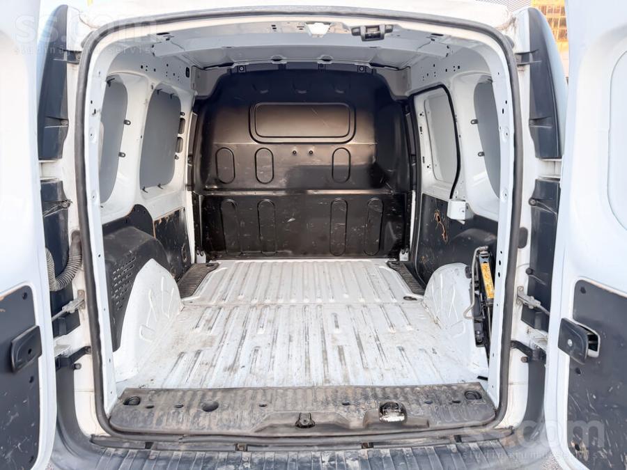 White Mercedes-Benz Citan 2015 in Jelgava, with an engine capacity of 1.50 L and mileage of 193 thousand km for 3995 €, photo 9 on AUTOMOTO.COM.LV