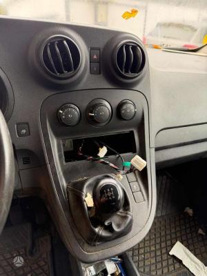White Mercedes-Benz Citan 2015 in Jurbarkas, with an engine capacity of 1.46 L and mileage of 220 thousand km for 3399 €, photo 5 on AUTOMOTO.COM.LV