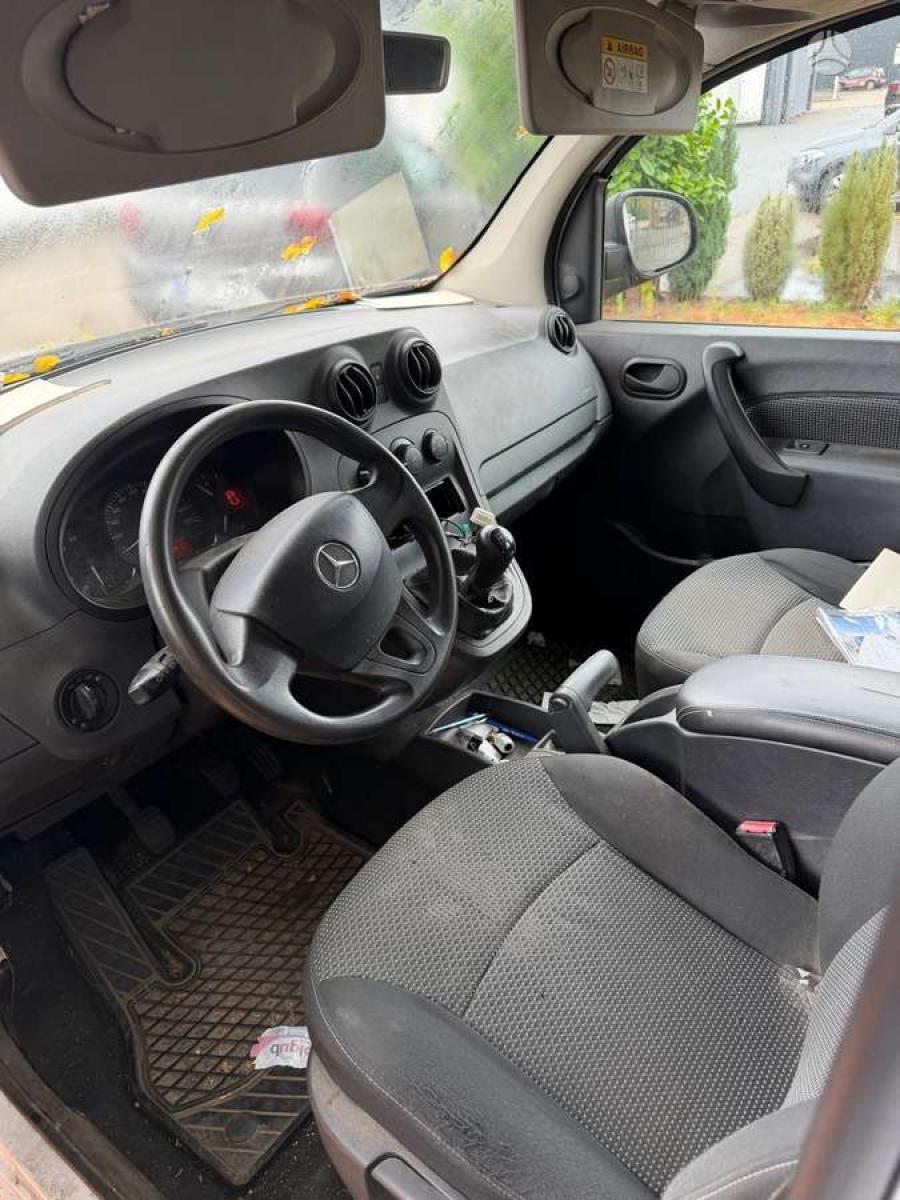 White Mercedes-Benz Citan 2015 in Jurbarkas, with an engine capacity of 1.46 L and mileage of 220 thousand km for 3399 €, photo 10 on AUTOMOTO.COM.LV
