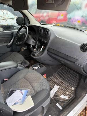 White Mercedes-Benz Citan 2015 in Jurbarkas, with an engine capacity of 1.46 L and mileage of 220 thousand km for 3399 €, photo 11 on AUTOMOTO.COM.LV