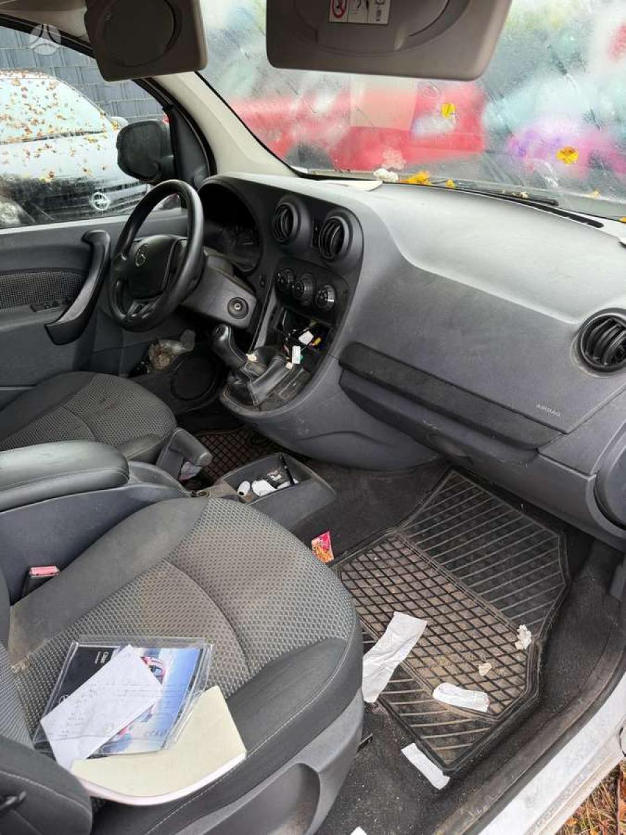 White Mercedes-Benz Citan 2015 in Jurbarkas, with an engine capacity of 1.46 L and mileage of 220 thousand km for 3399 €, photo 11 on AUTOMOTO.COM.LV