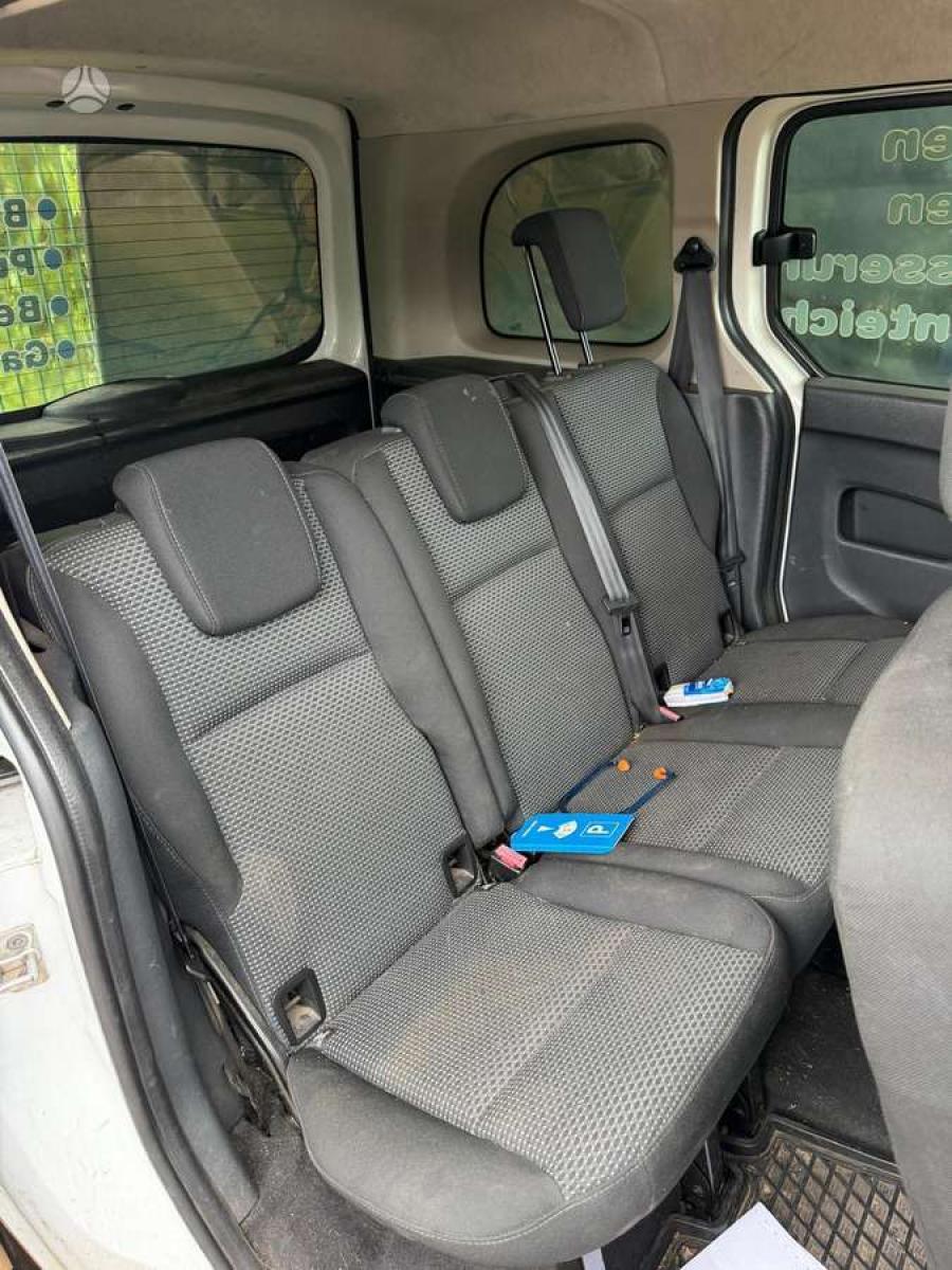 White Mercedes-Benz Citan 2015 in Jurbarkas, with an engine capacity of 1.46 L and mileage of 220 thousand km for 3399 €, photo 12 on AUTOMOTO.COM.LV