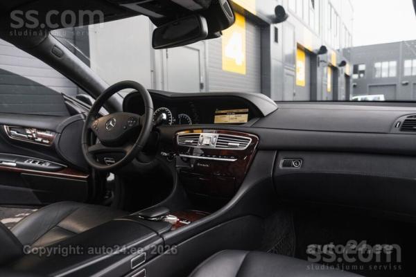 Black Mercedes-Benz cl-500 2007 in Riga, with an engine capacity of 5.00 L and mileage of 248 thousand km for 24750 €, photo 6 on AUTOMOTO.COM.LV