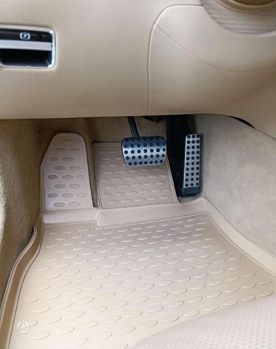 Black Mercedes-Benz cl-500 2008 in Klaipeda, with an engine capacity of 5.50 L and mileage of 168 thousand km for 10640 €, photo 7 on AUTOMOTO.COM.LV