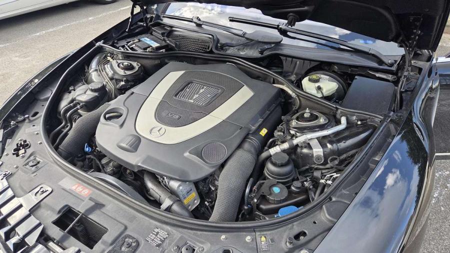 Black Mercedes-Benz cl-500 2008 in Klaipeda, with an engine capacity of 5.50 L and mileage of 168 thousand km for 10640 €, photo 19 on AUTOMOTO.COM.LV