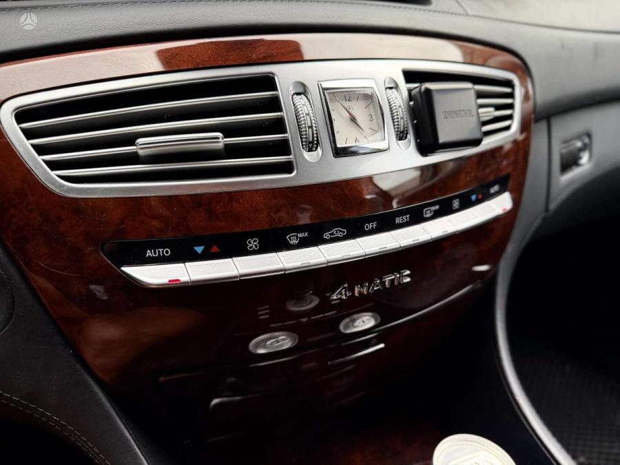 Melns Mercedes-Benz cl-500 2013 Kauņa, ar dzinēja tilpumu 4.66 L un nobraukumu 142 tūkst. km par 23000 €, foto 23 vietnē AUTOMOTO.COM.LV