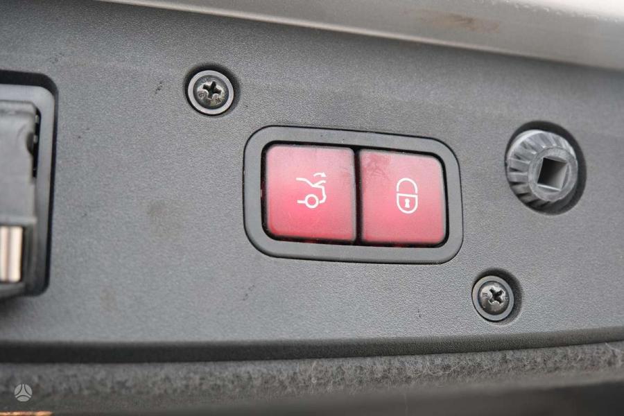 Серый Мерседес ЦЛ 500 2004 в Вильнюс, объемом двигателя 4.97 л и пробегом 195 тыс. км за 7000 €, фото 15 на AUTOMOTO.COM.LV