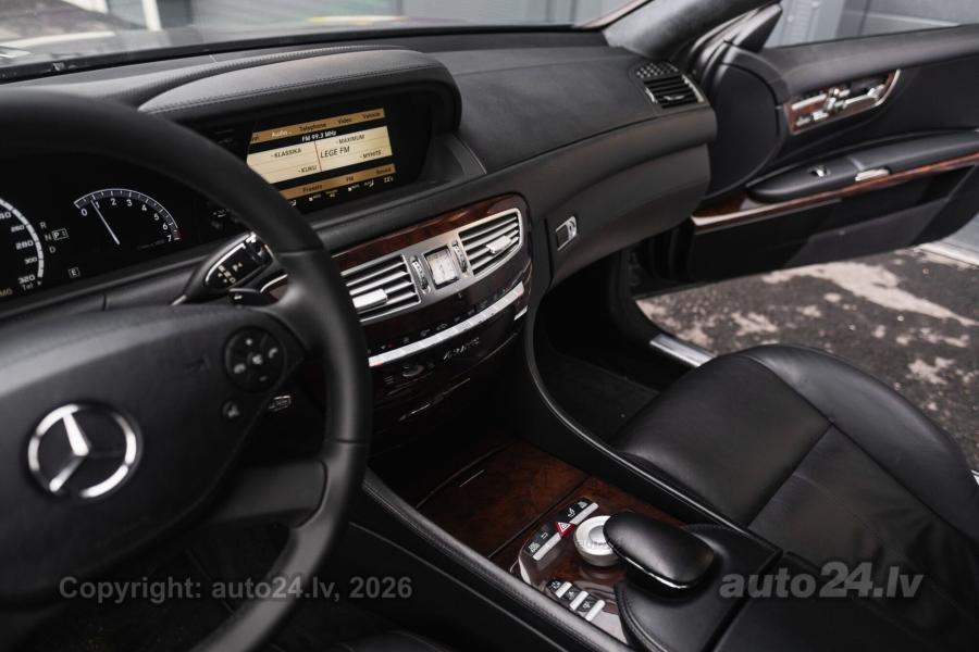Black Mercedes-Benz CL-Class 2012 in Tallinn, with an engine capacity of 4.70 L and mileage of 248 thousand km for 21999 €, photo 14 on AUTOMOTO.COM.LV