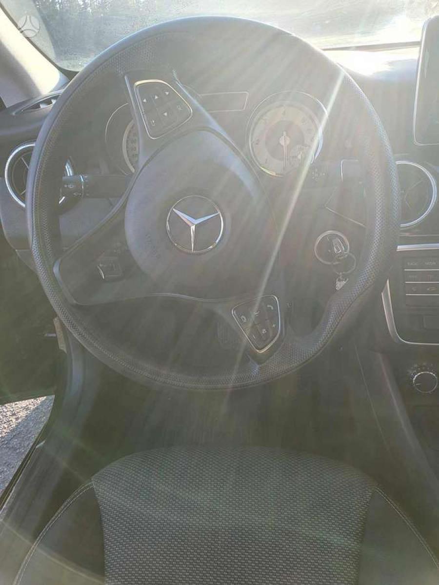 Melns Mercedes-Benz CLA 180 2015 Šilalė, ar dzinēja tilpumu 1.60 L un nobraukumu 3001 tūkst. km par 10500 €, foto 13 vietnē AUTOMOTO.COM.LV