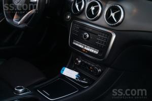 Melns Mercedes-Benz CLA 180 2018 Liepāja, ar dzinēja tilpumu 1.60 L un nobraukumu 168 tūkst. km par 14950 €, foto 34 vietnē AUTOMOTO.COM.LV