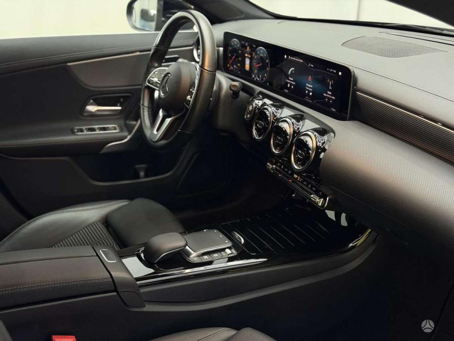 Melns Mercedes-Benz CLA 180 2020 Viļņa, ar dzinēja tilpumu 1.33 L un nobraukumu 57 tūkst. km par 19750 €, foto 17 vietnē AUTOMOTO.COM.LV