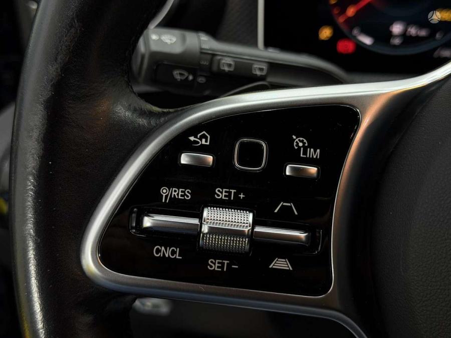 Melns Mercedes-Benz CLA 180 2020 Viļņa, ar dzinēja tilpumu 1.33 L un nobraukumu 57 tūkst. km par 19750 €, foto 23 vietnē AUTOMOTO.COM.LV