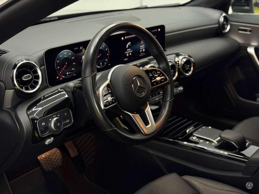 Melns Mercedes-Benz CLA 180 2020 Viļņa, ar dzinēja tilpumu 1.33 L un nobraukumu 57 tūkst. km par 19700 €, foto 10 vietnē AUTOMOTO.COM.LV