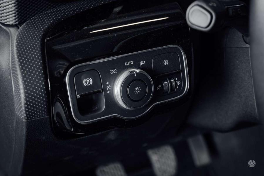 Black Mercedes-Benz CLA 180 2022 in Kaunas, with an engine capacity of 1.95 L and mileage of 101 thousand km for 18400 €, photo 17 on AUTOMOTO.COM.LV